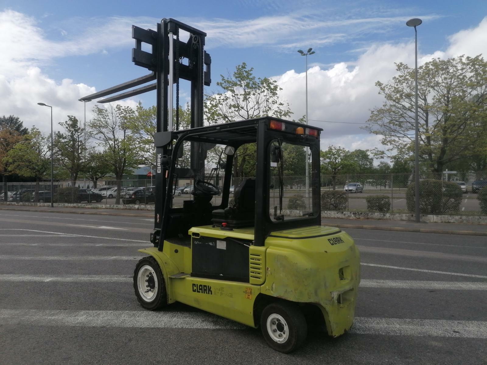 Matériel de manutention Clark en vente sur Transpalette électrique