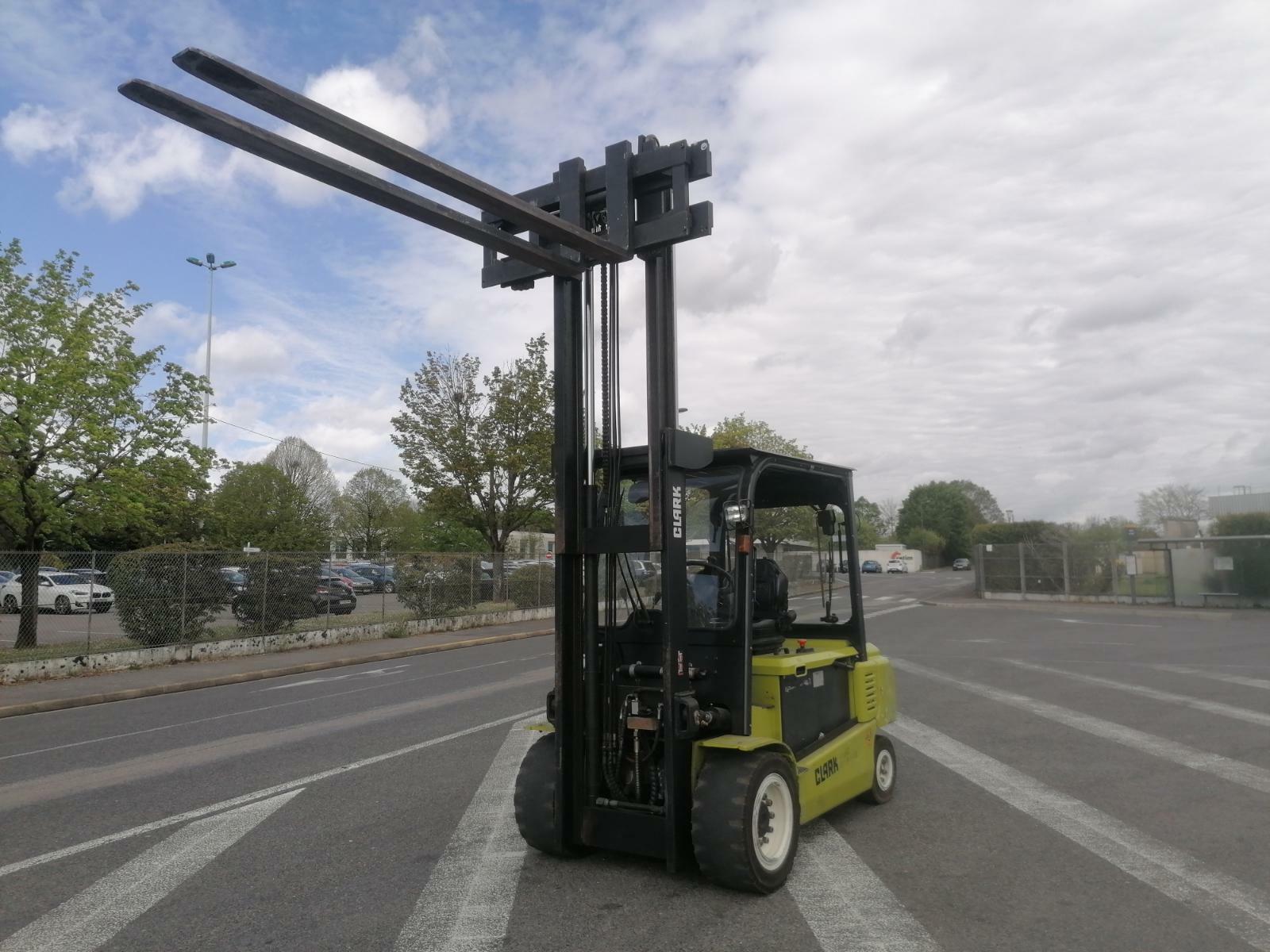 Matériel de manutention Clark en vente sur Transpalette électrique